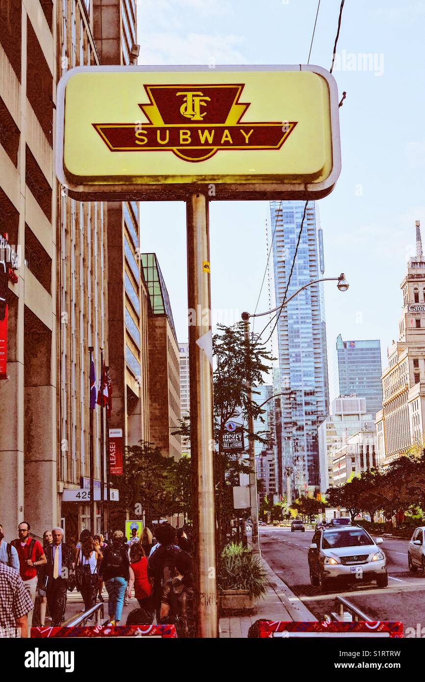 Toronto subway Banque de photographies et d’images à haute résolution ...
