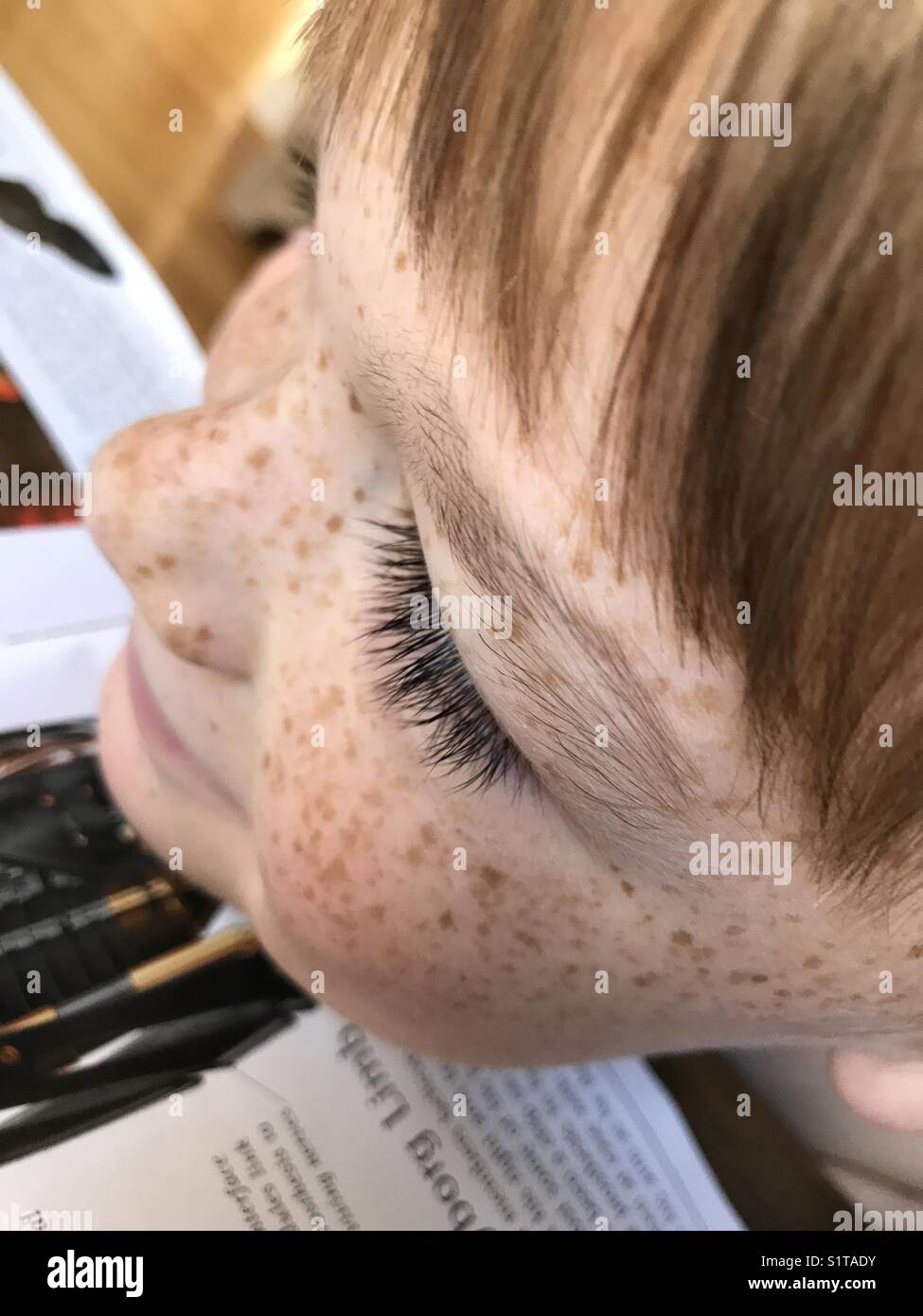 Garçon taches de rousseur visage Banque de photographies et d’images à ...