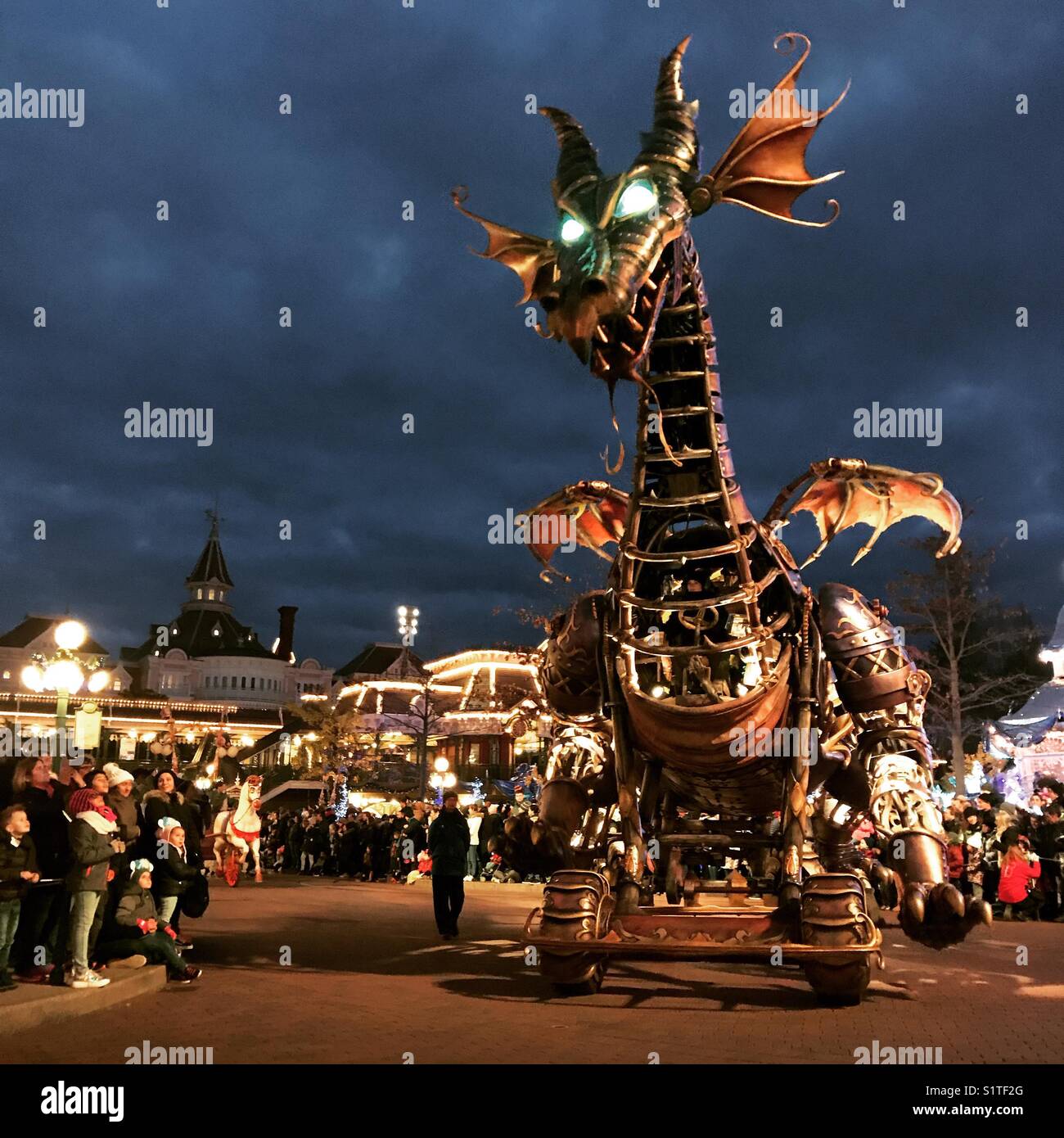 Disneyland paris parade Banque de photographies et d’images à haute ...