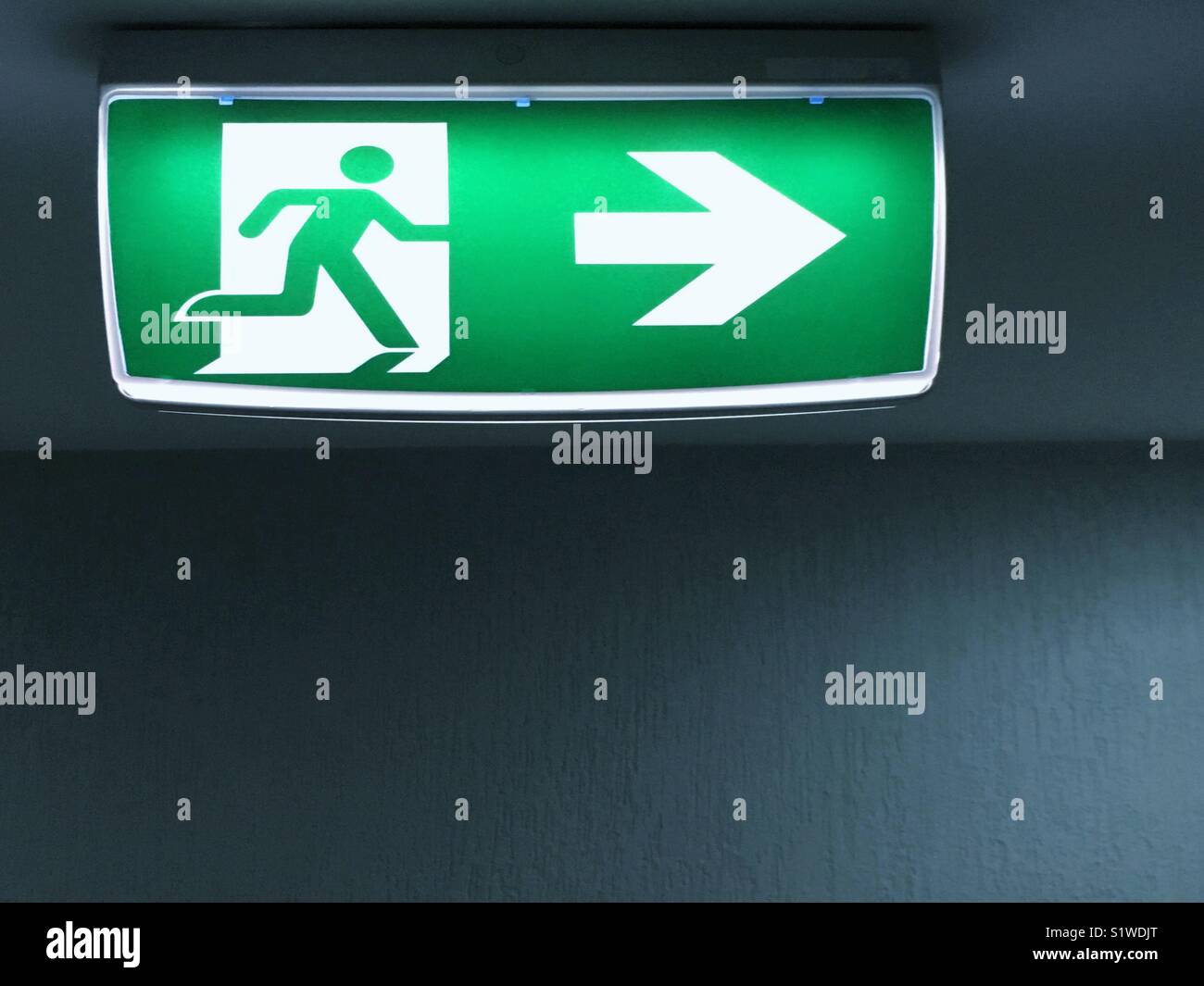 Panneau de sortie de secours Banque de photographies et d’images à ...