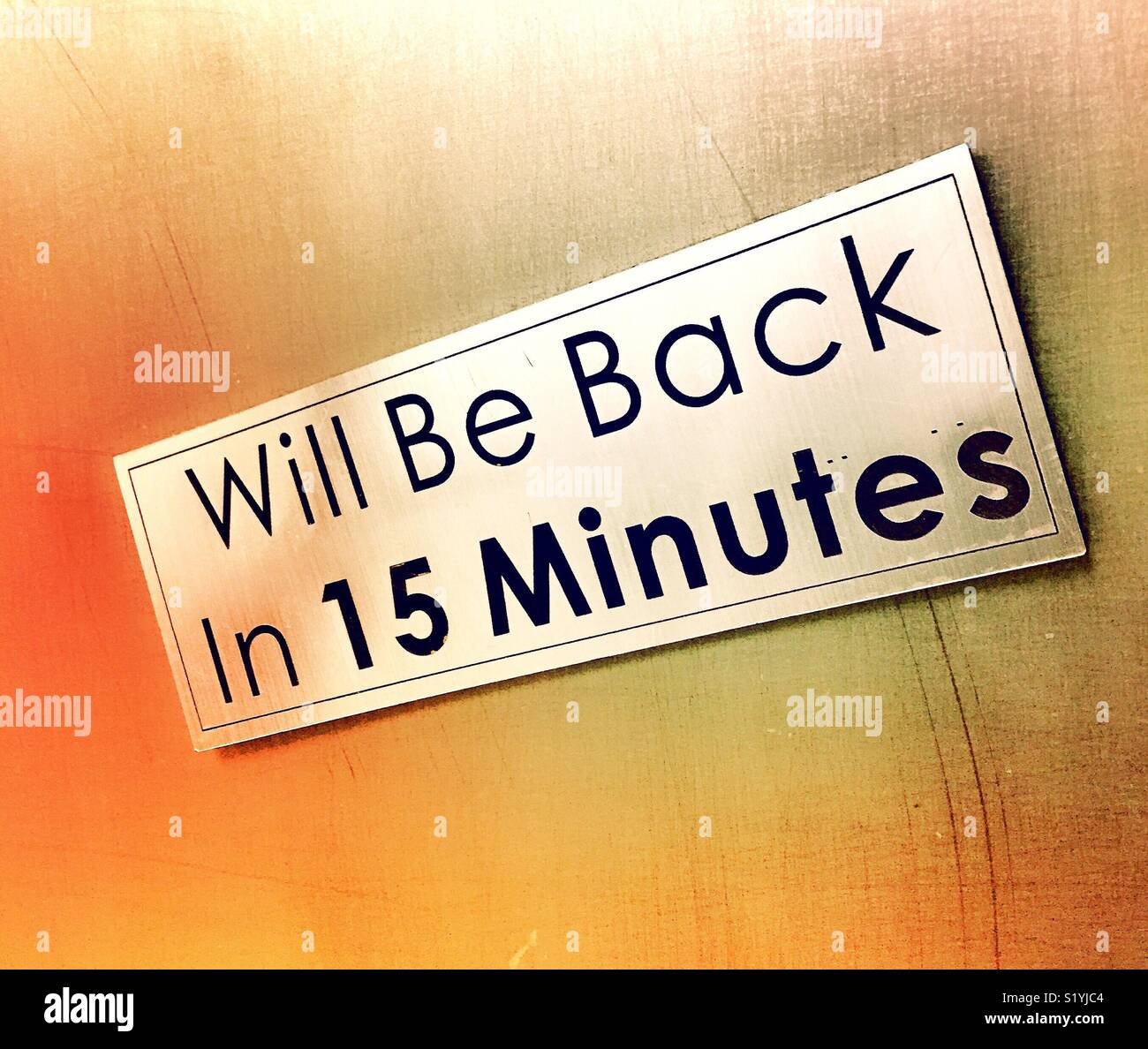 Retour dans 15 minutes jour ou nuit Banque de photographies et d’images ...