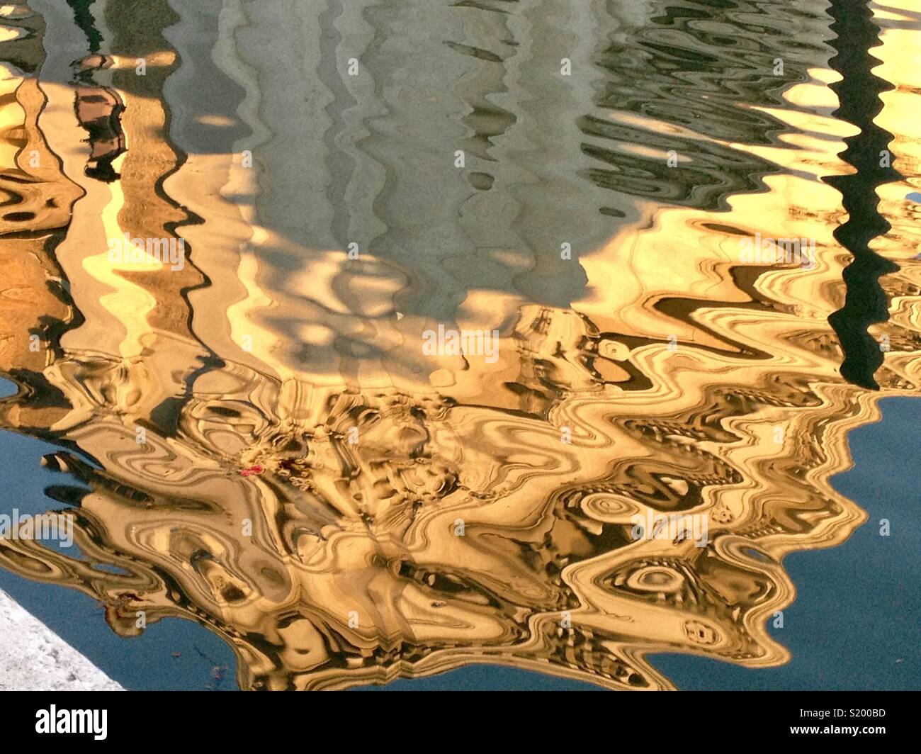 Reflet doré Banque de photographies et d’images à haute résolution - Alamy