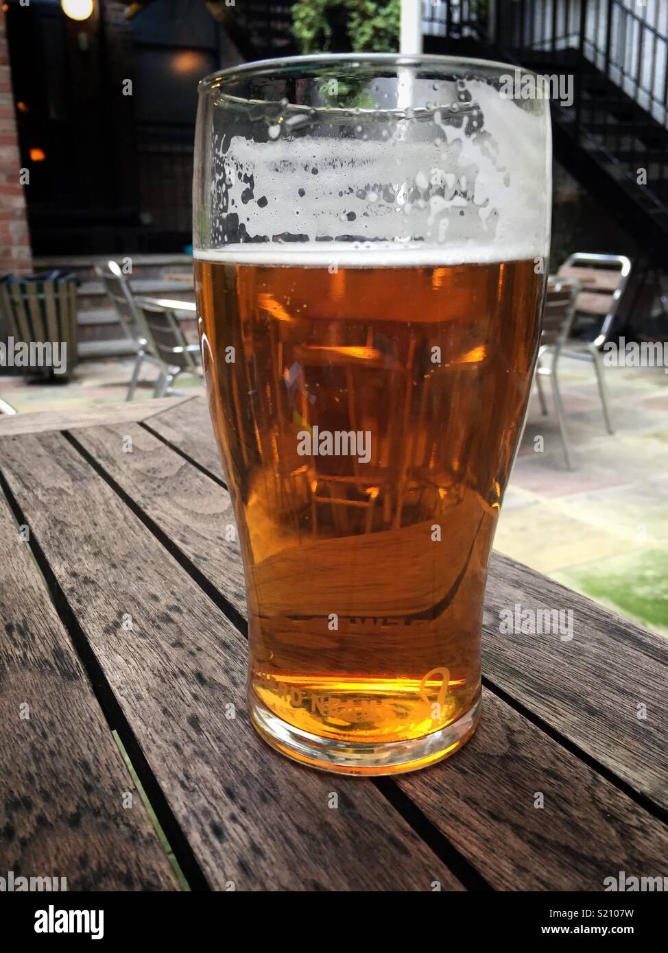Bière pinte Banque de photographies et d’images à haute résolution - Alamy
