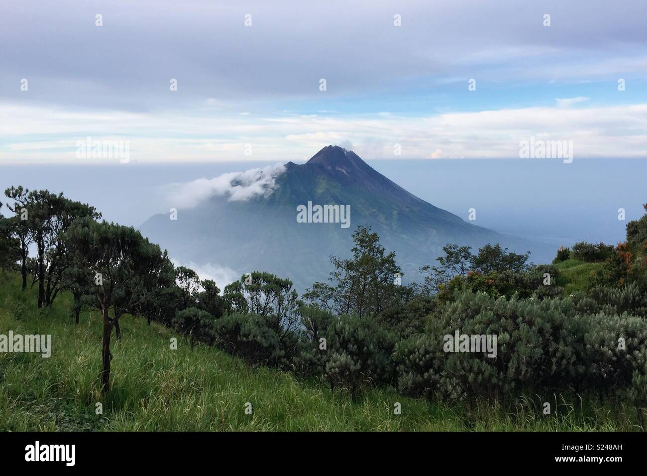 Mount merapi volcano Banque de photographies et d’images à haute ...