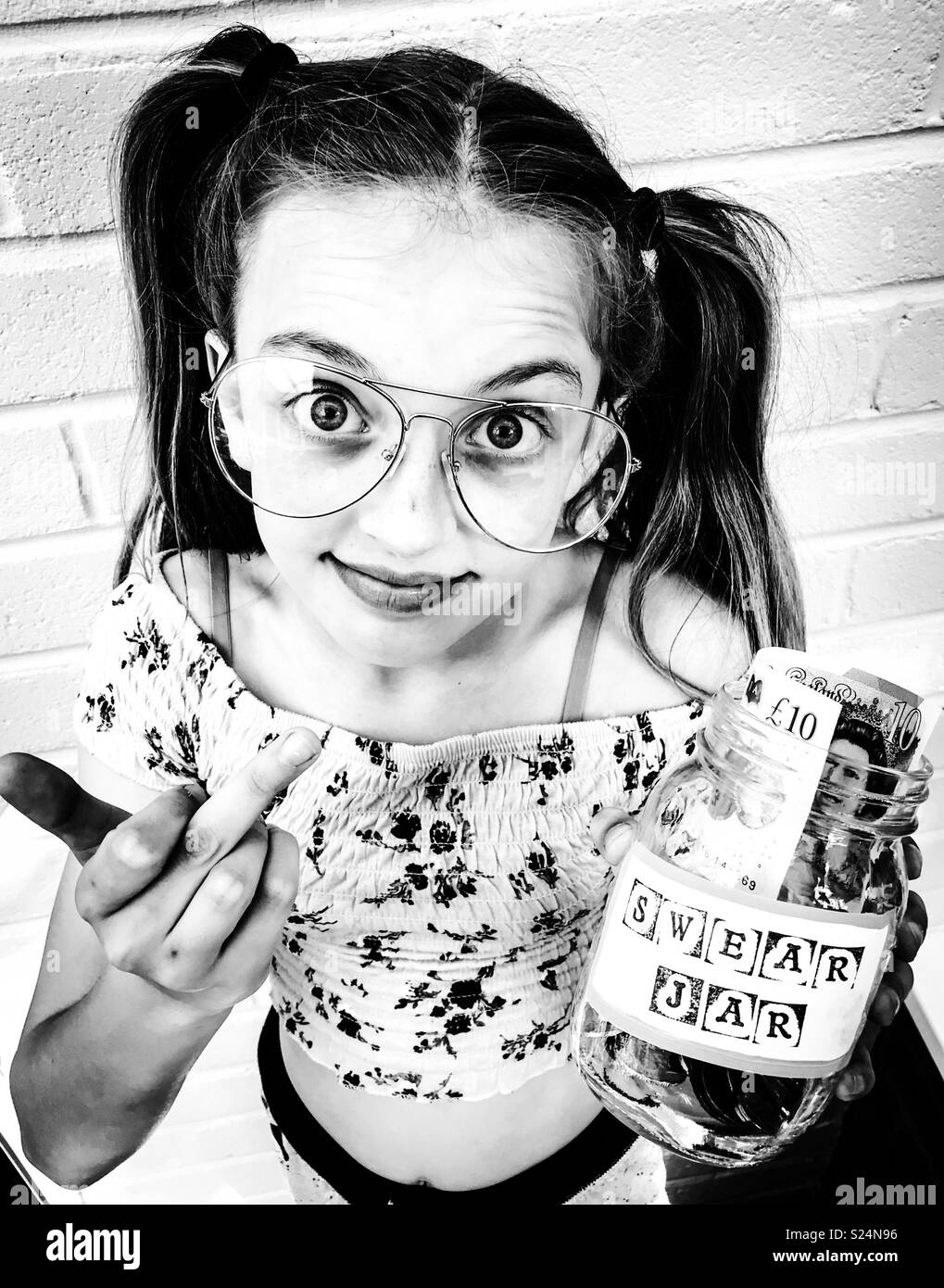 Cette Fille Coquine Banque Dimages Noir Et Blanc Alamy