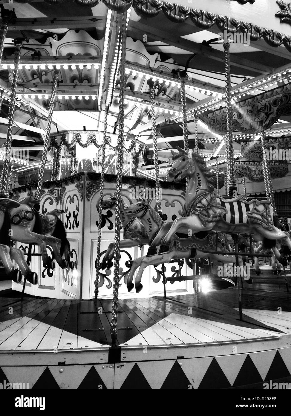 Manège vintage Banque d'images noir et blanc - Alamy