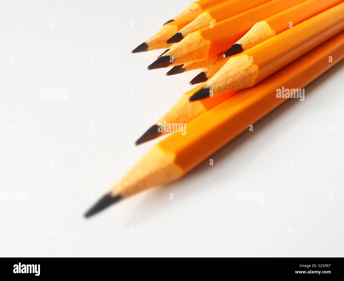 Crayons jaunes Banque de photographies et d’images à haute résolution ...
