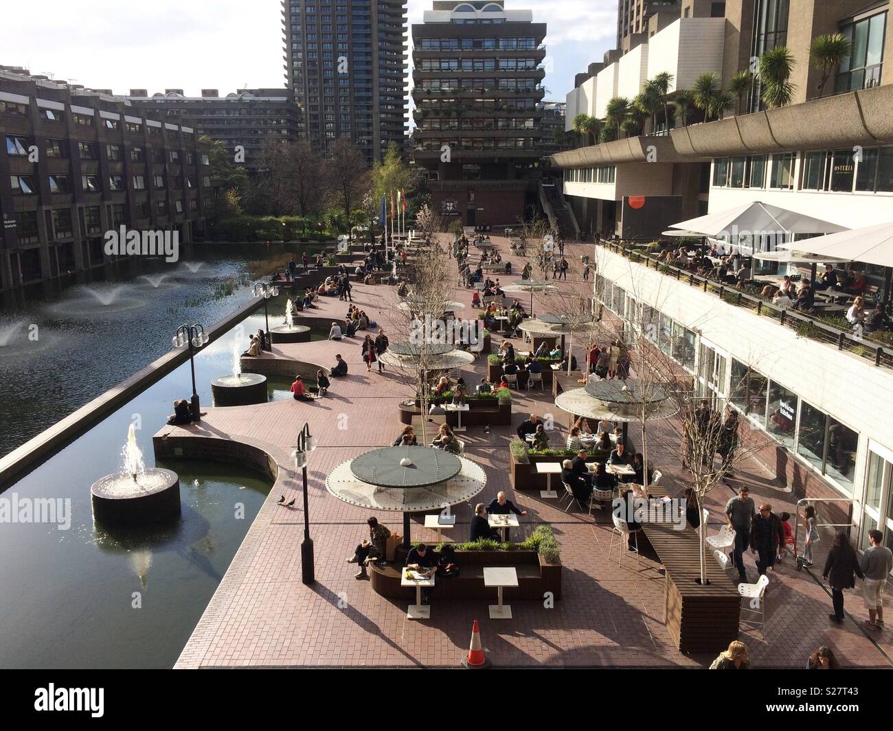 Barbican centre Banque de photographies et d’images à haute résolution ...