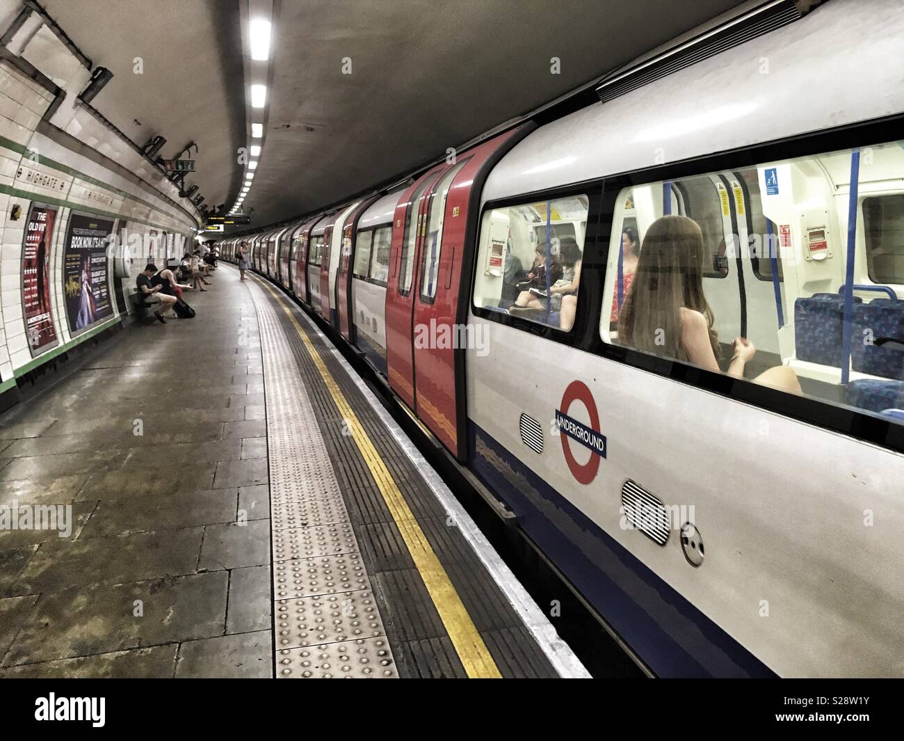 Train tube tfl Banque de photographies et d’images à haute résolution ...