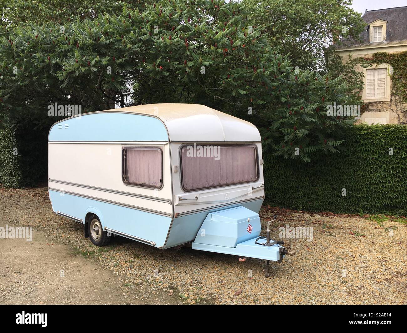 Caravane bleue et blanche Banque de photographies et d’images à haute ...