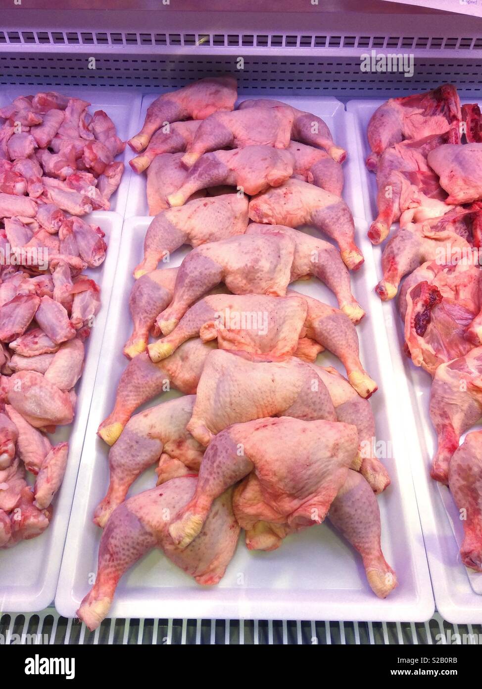 Poulet à l'intérieur du magasin Banque de photographies et d’images à ...