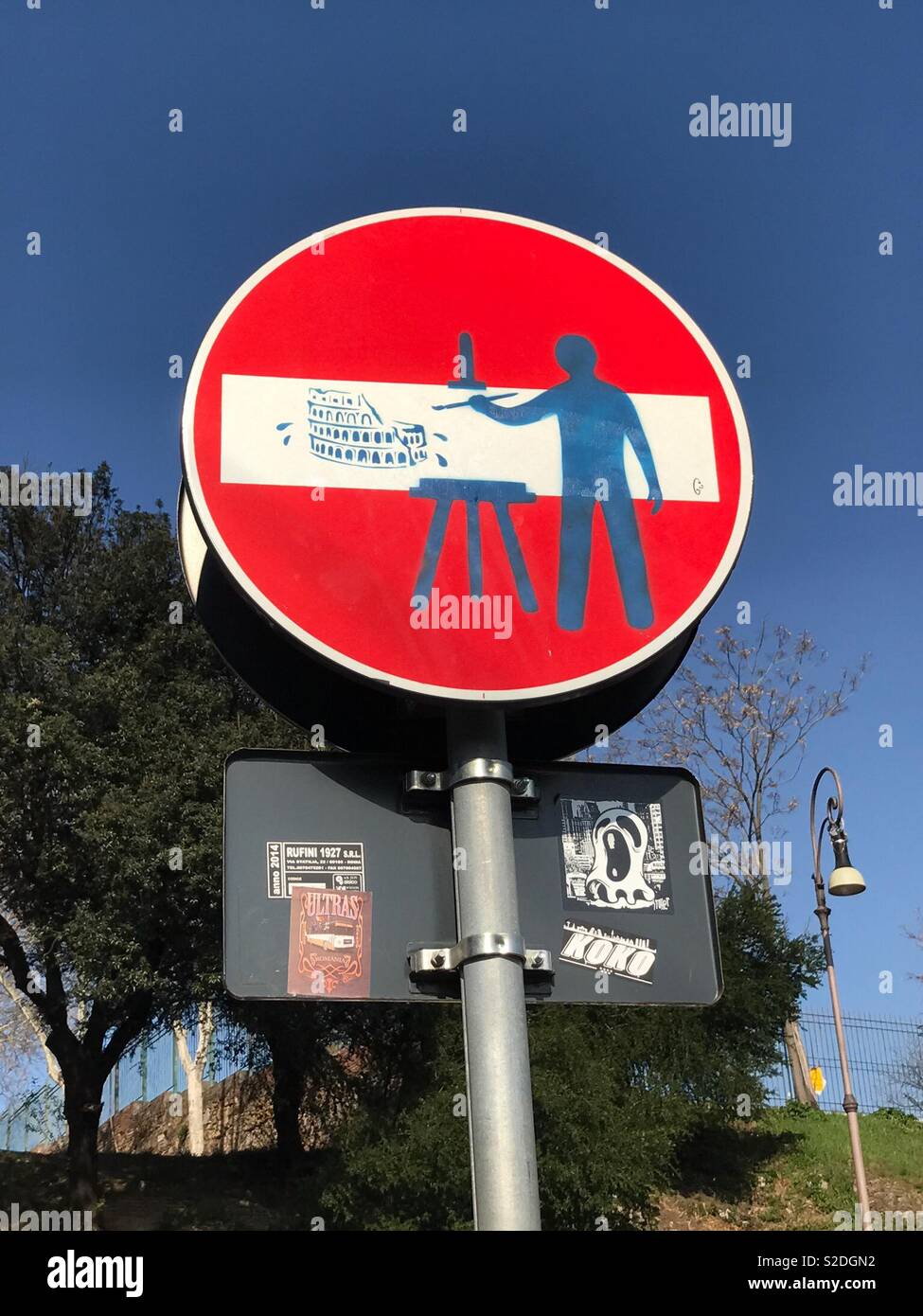 Street art by clet abraham Banque de photographies et d’images à haute ...