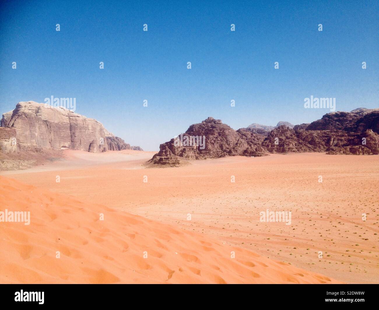 Désert rouge Banque de photographies et d’images à haute résolution - Alamy