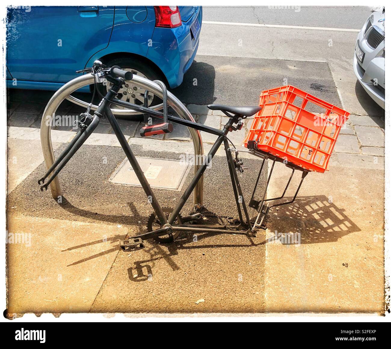 Vélo cassé Banque de photographies et d’images à haute résolution - Alamy