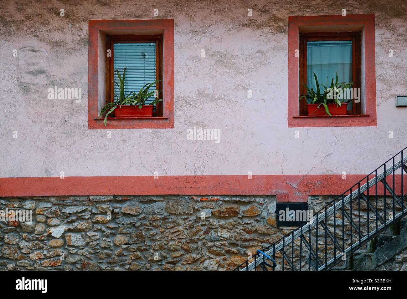 Façade rose Banque de photographies et d’images à haute résolution - Alamy