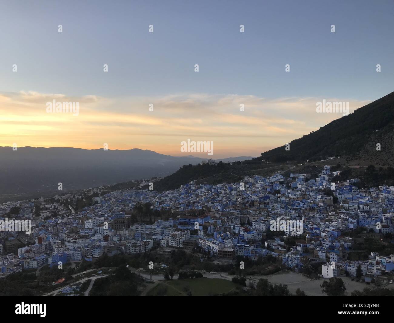 Chefchaouen au coucher du soleil Banque de photographies et d’images à ...
