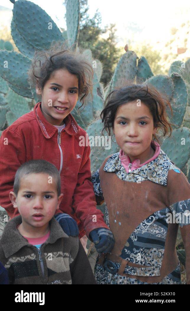 Berber children atlas mountains morocco Banque de photographies et d ...