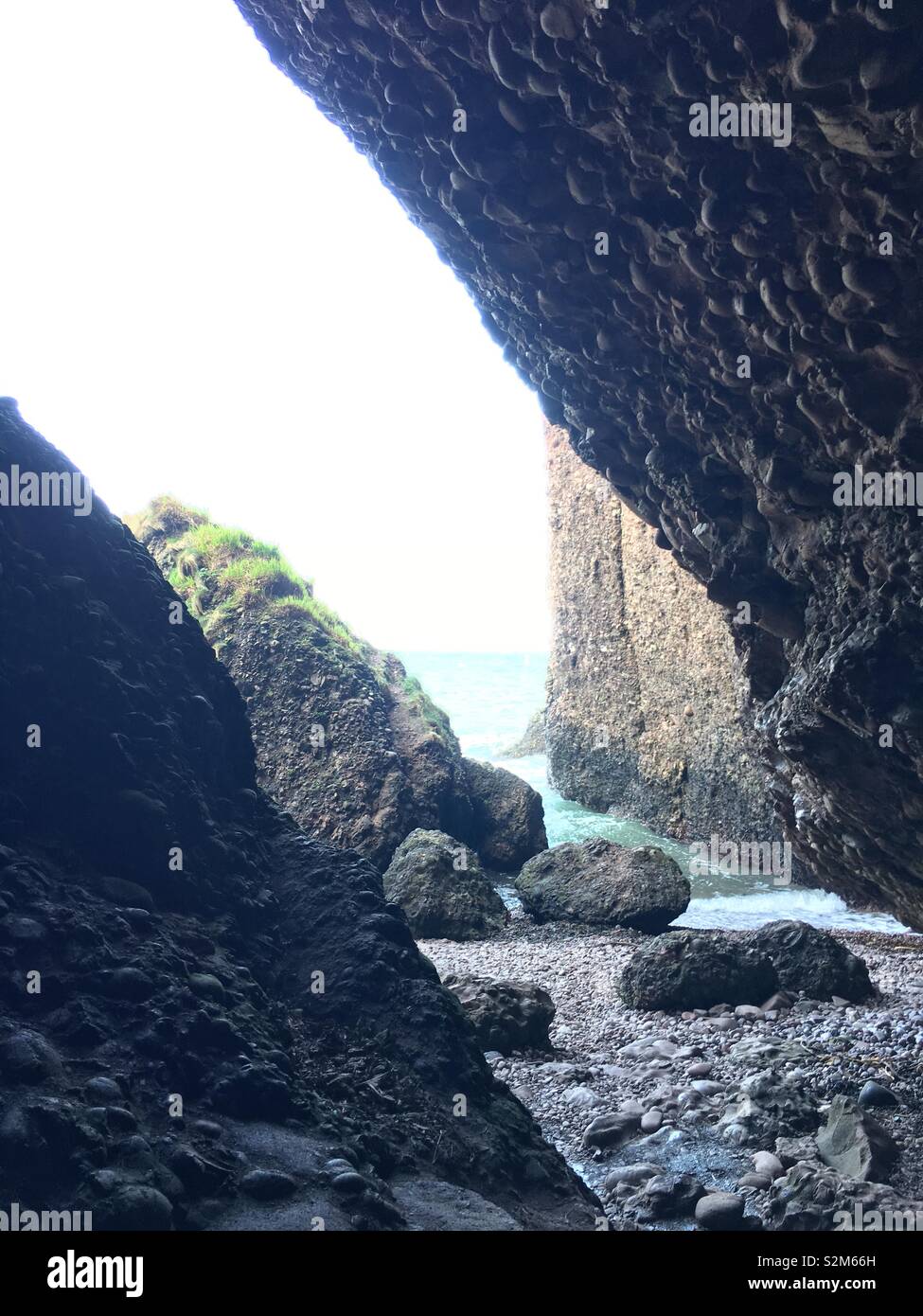 Sea cave ireland Banque de photographies et d’images à haute résolution ...