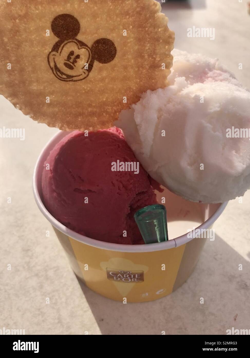 Glace mickey Banque de photographies et d’images à haute résolution - Alamy