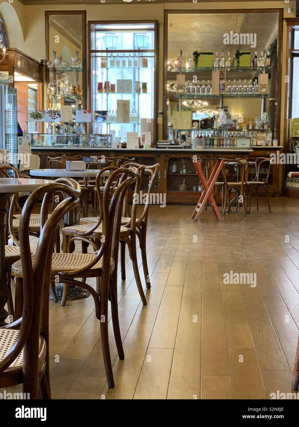 Retro cafe Banque de photographies et d’images à haute résolution - Alamy