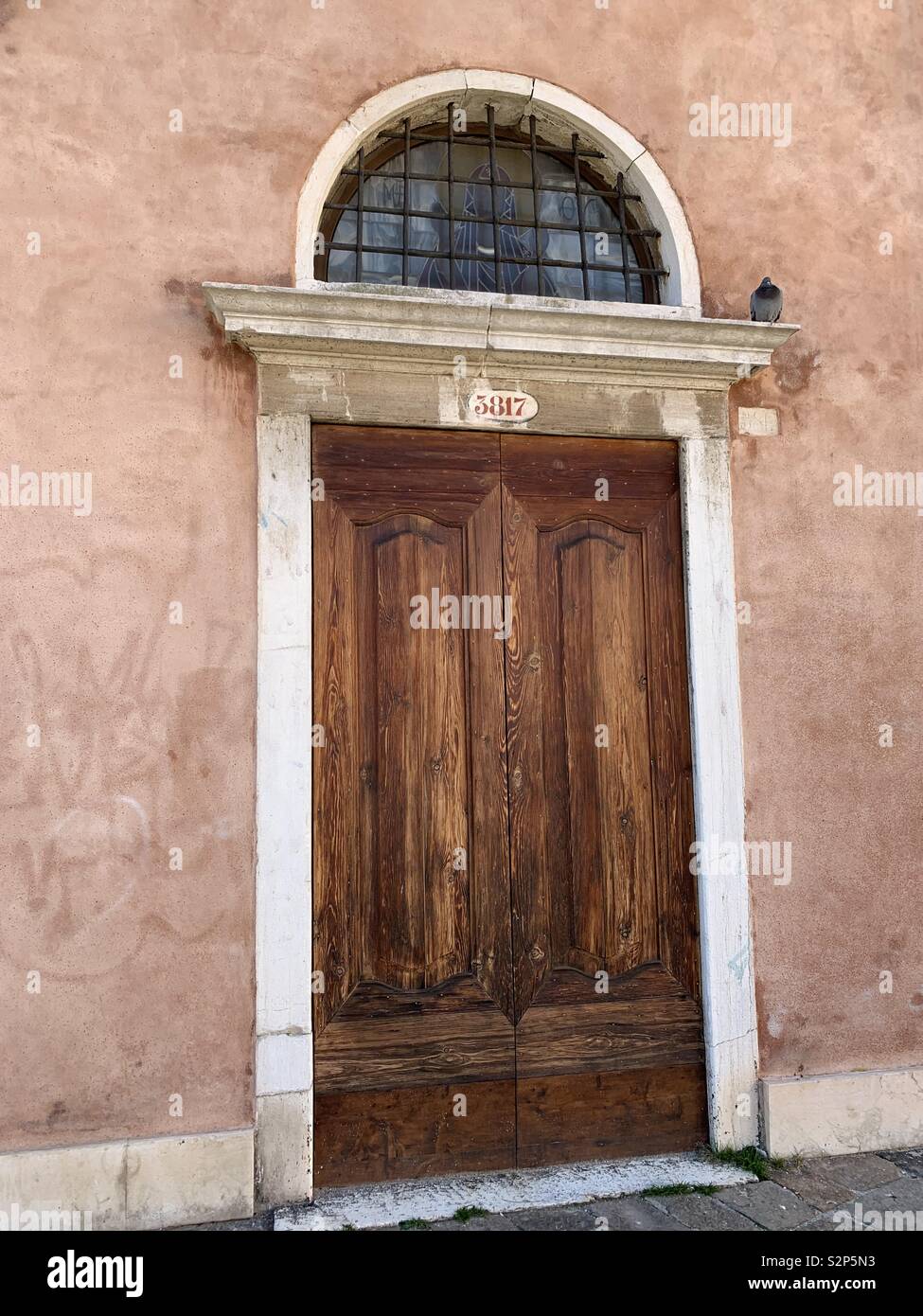 Venetian door Banque de photographies et d’images à haute résolution ...