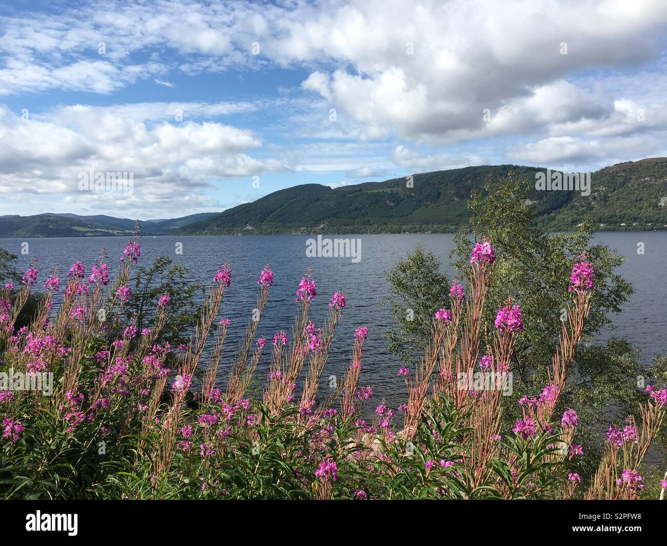 Loch ness lake Banque de photographies et d’images à haute résolution ...
