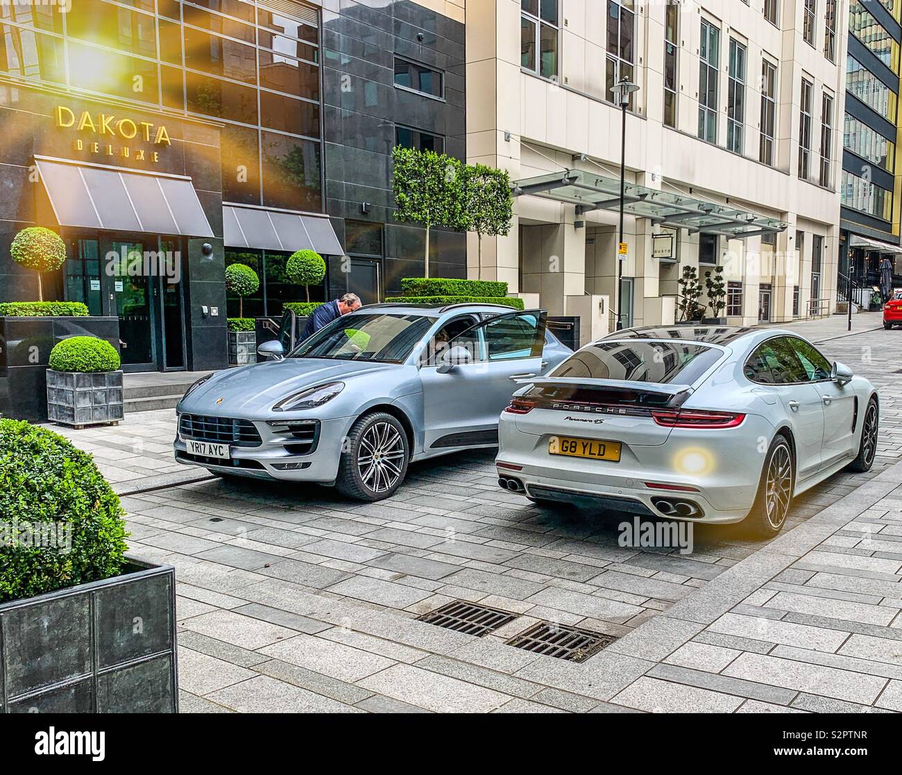 Porsche city Banque de photographies et d’images à haute résolution - Alamy