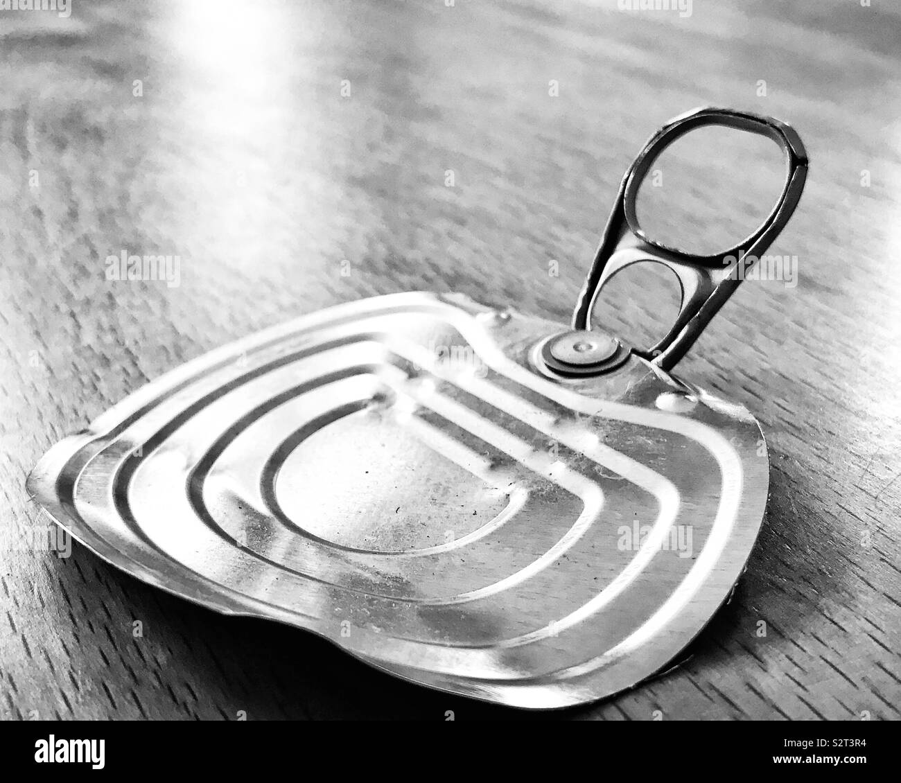 Anneau tirer boîte de conserve Banque d'images noir et blanc - Alamy