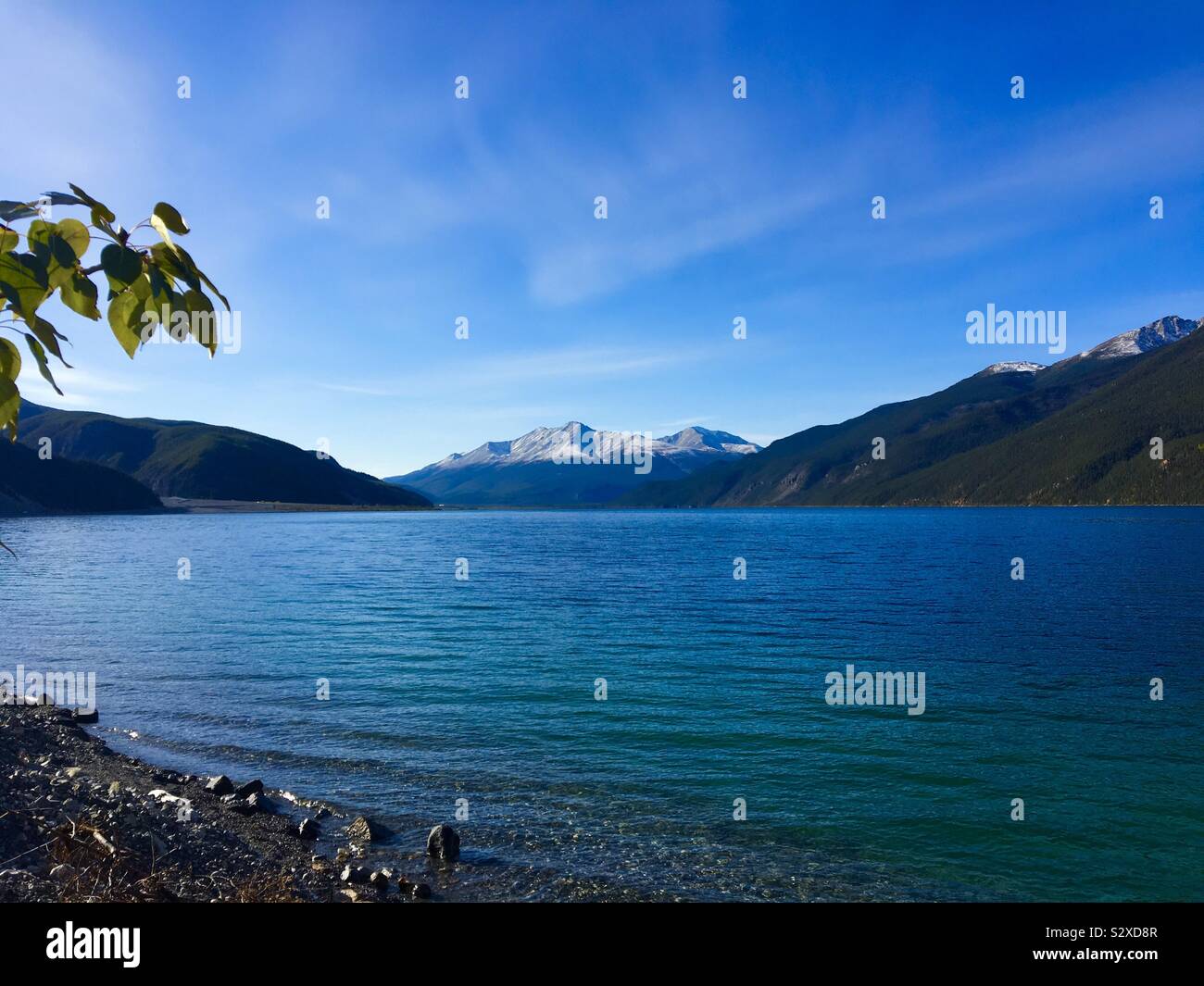 Parc provincial du lac muncho Banque de photographies et d’images à ...