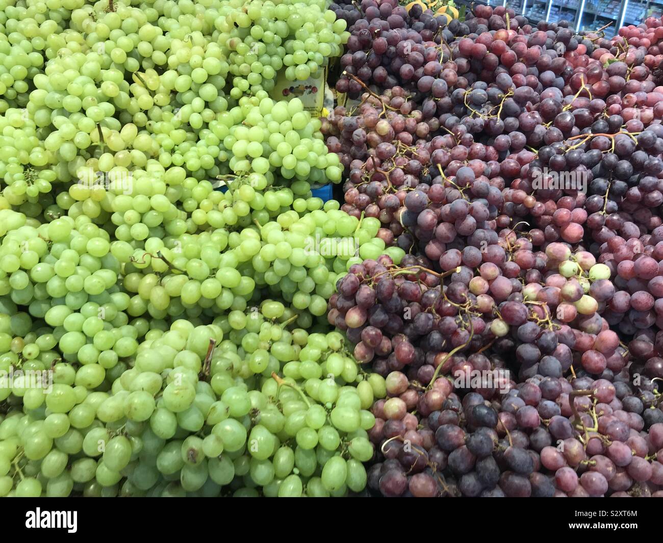 Raisin violet Banque de photographies et d’images à haute résolution ...