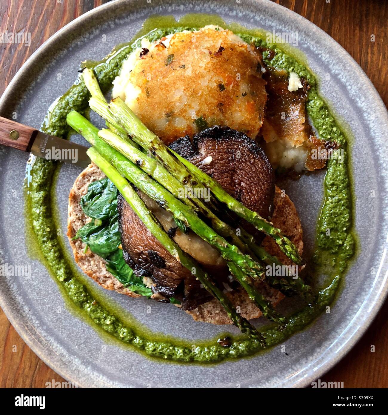 Prune bistro Banque de photographies et d’images à haute résolution - Alamy