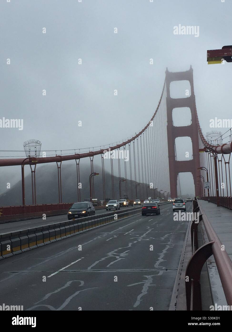 Golden gate bridge dans le brouillard Banque de photographies et d ...