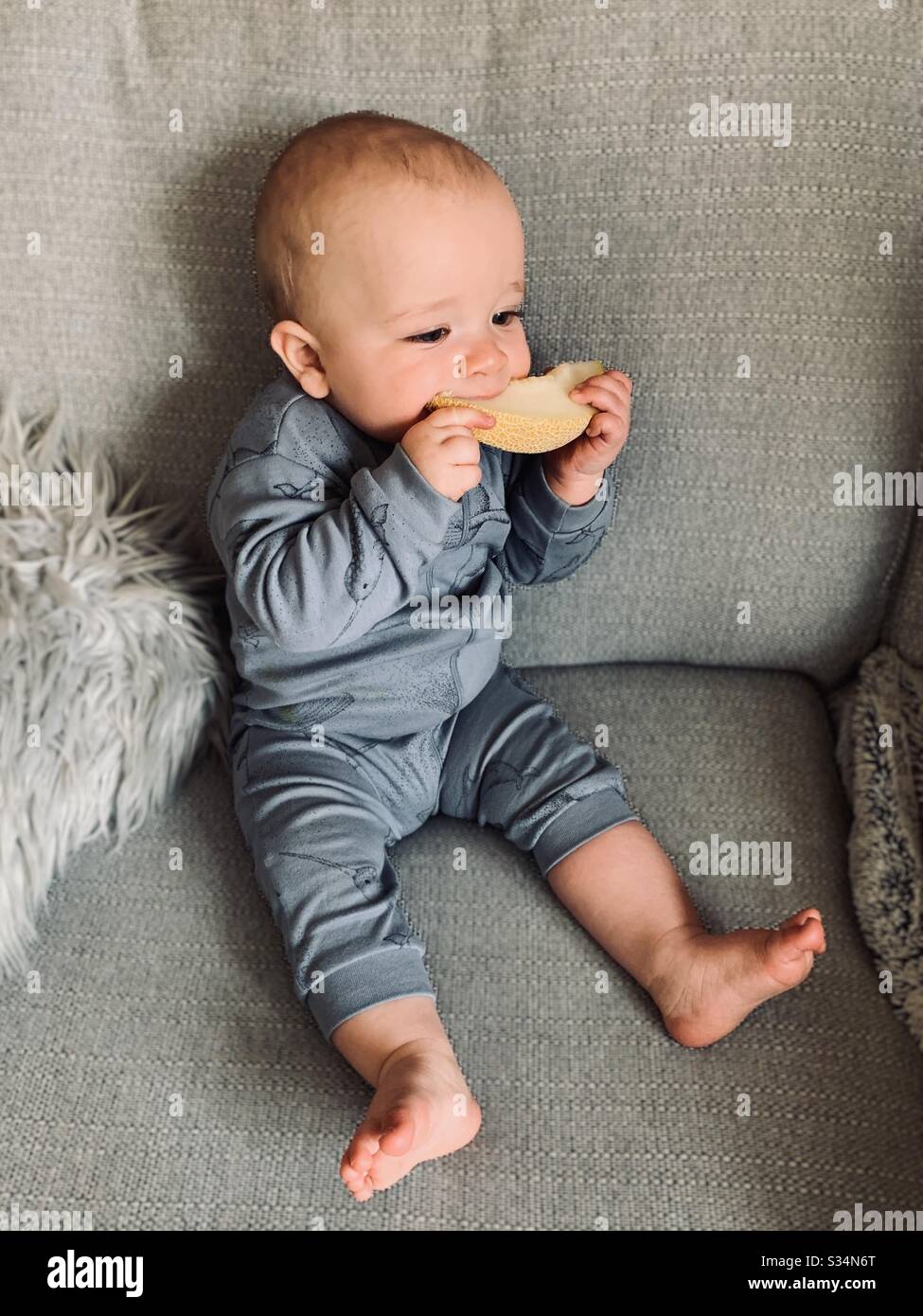 Baby melone Banque de photographies et d’images à haute résolution - Alamy