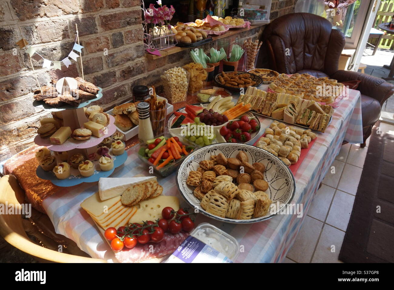 Party buffet Banque de photographies et d’images à haute résolution - Alamy