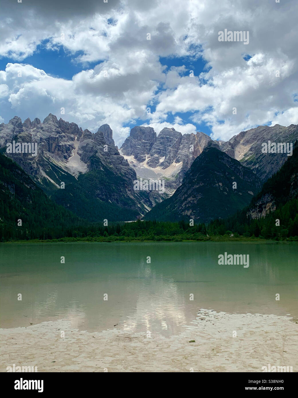 Landro lake Banque de photographies et d’images à haute résolution - Alamy