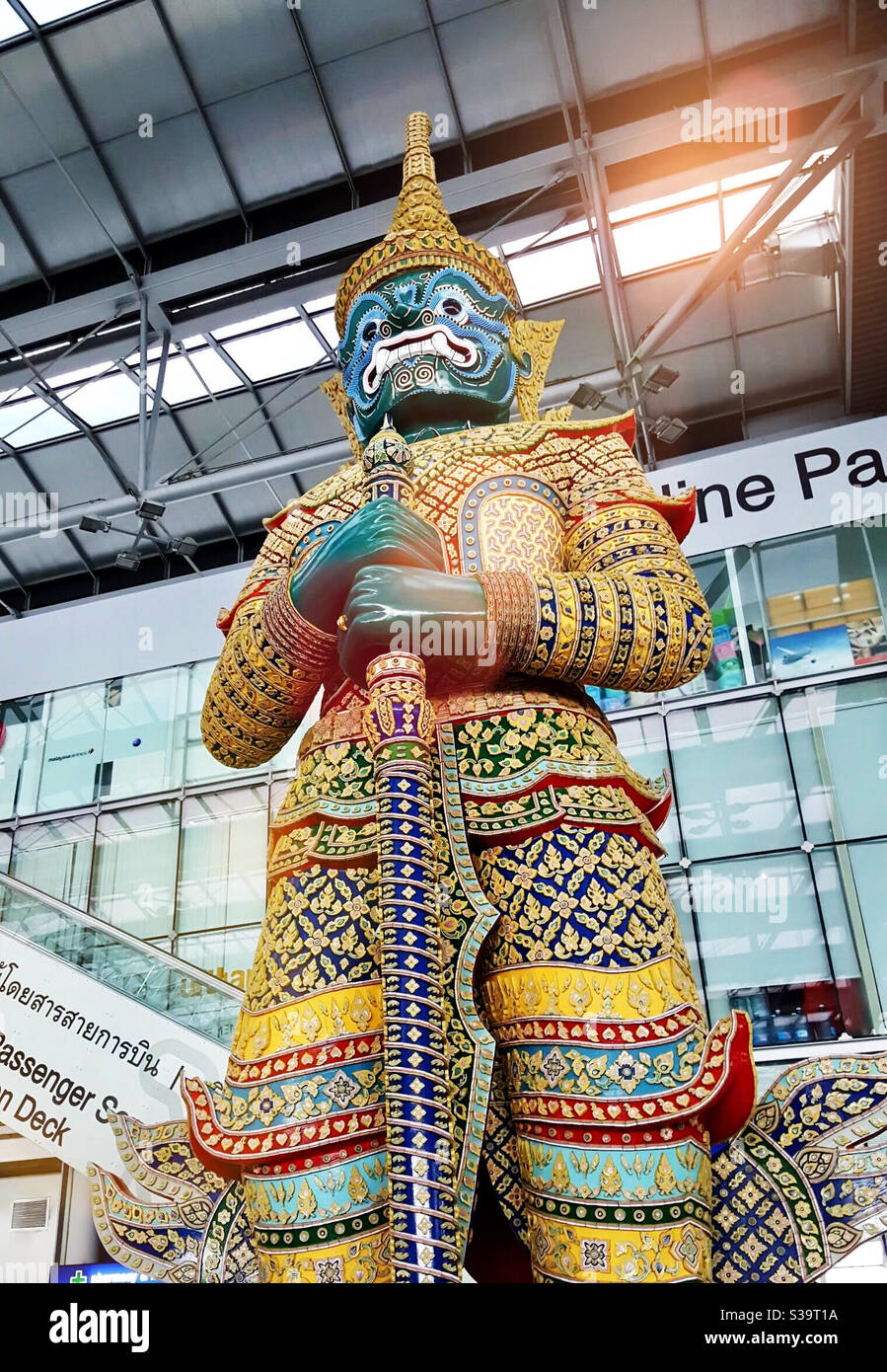 Statue Géante Banque d'image et photos - Alamy