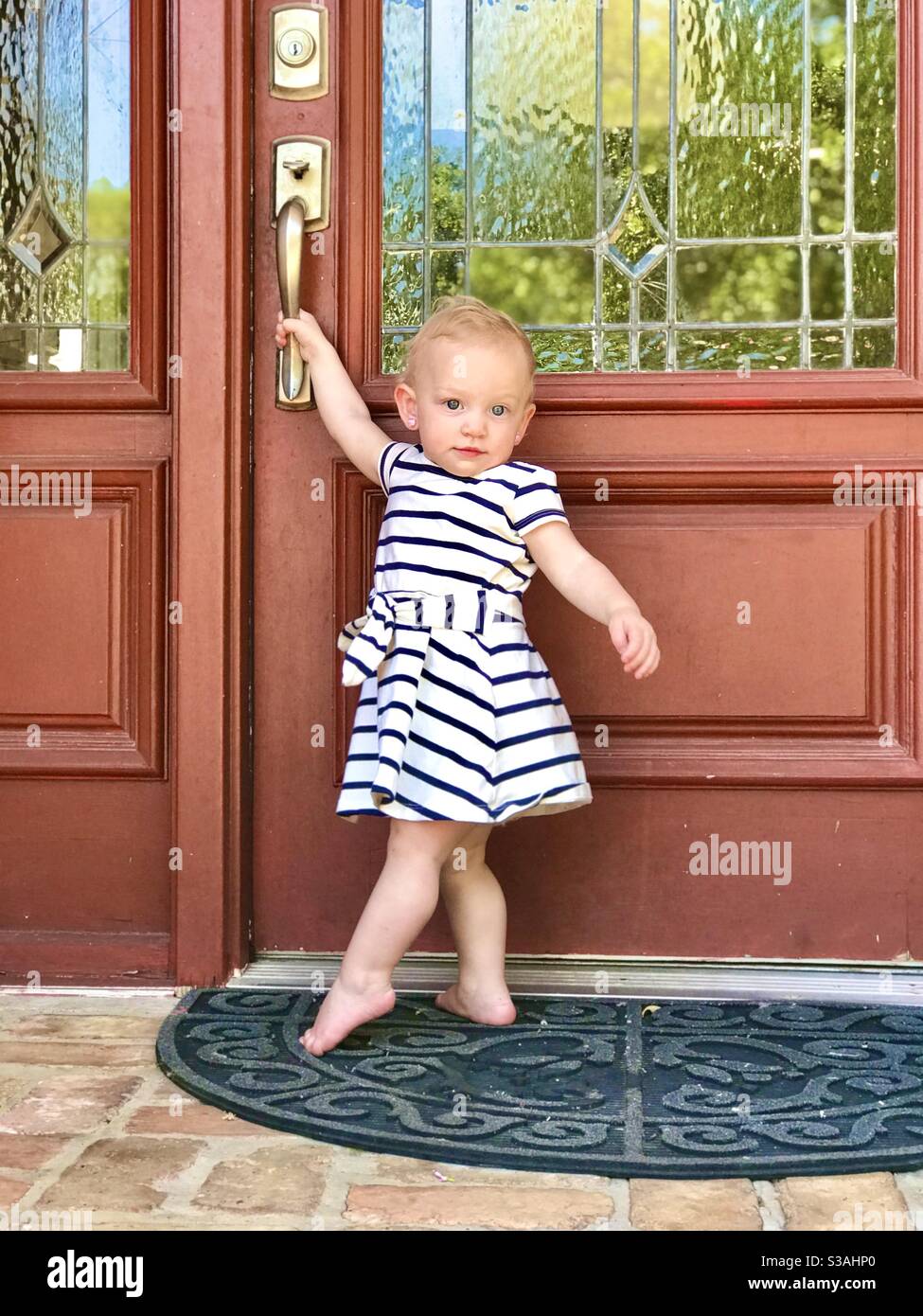 Douce fille Banque de photographies et d’images à haute résolution - Alamy