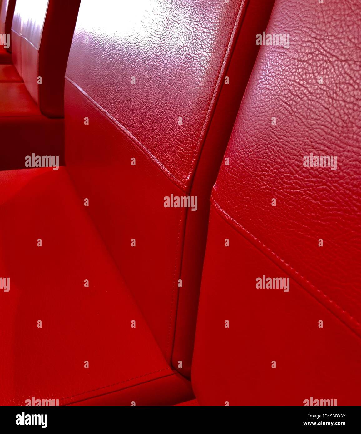 Chaises en cuir Banque de photographies et d’images à haute résolution ...