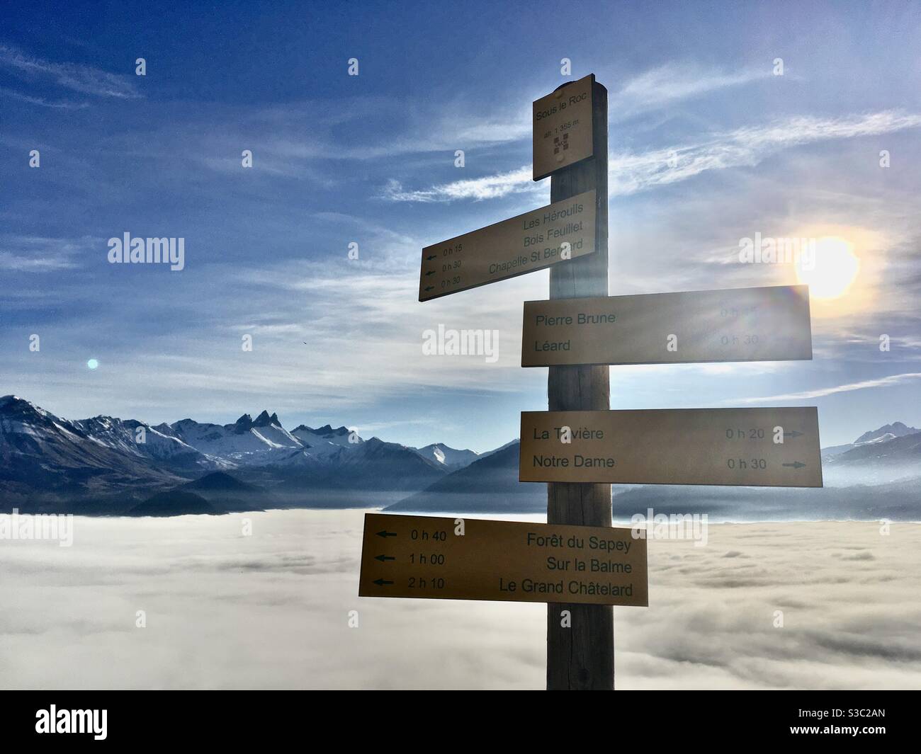 Sous le roc Banque de photographies et d’images à haute résolution - Alamy