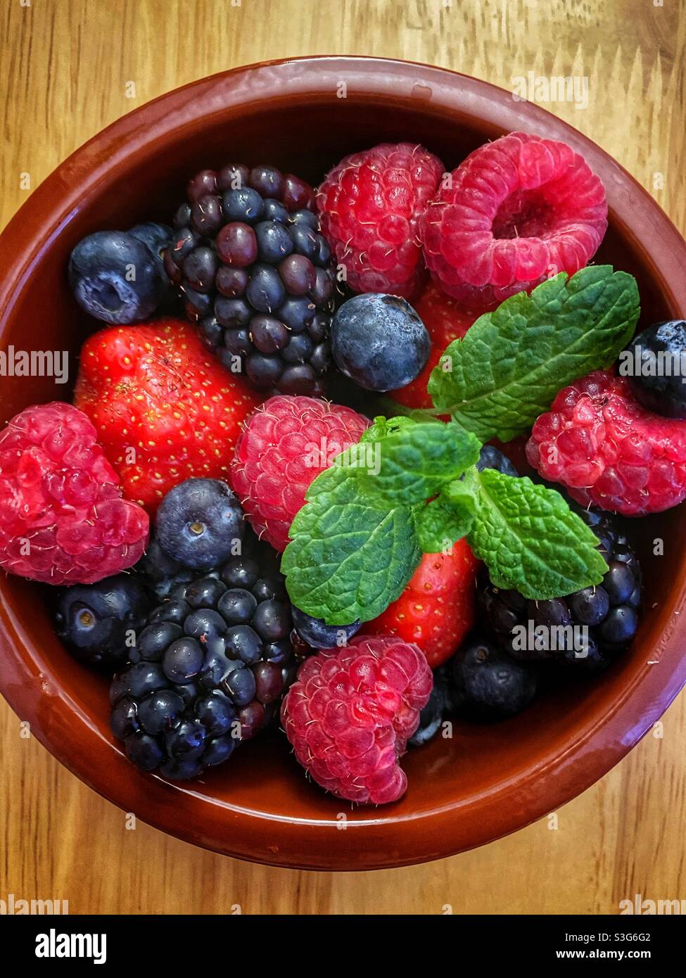 Fruits rouges Banque de photographies et d’images à haute résolution ...