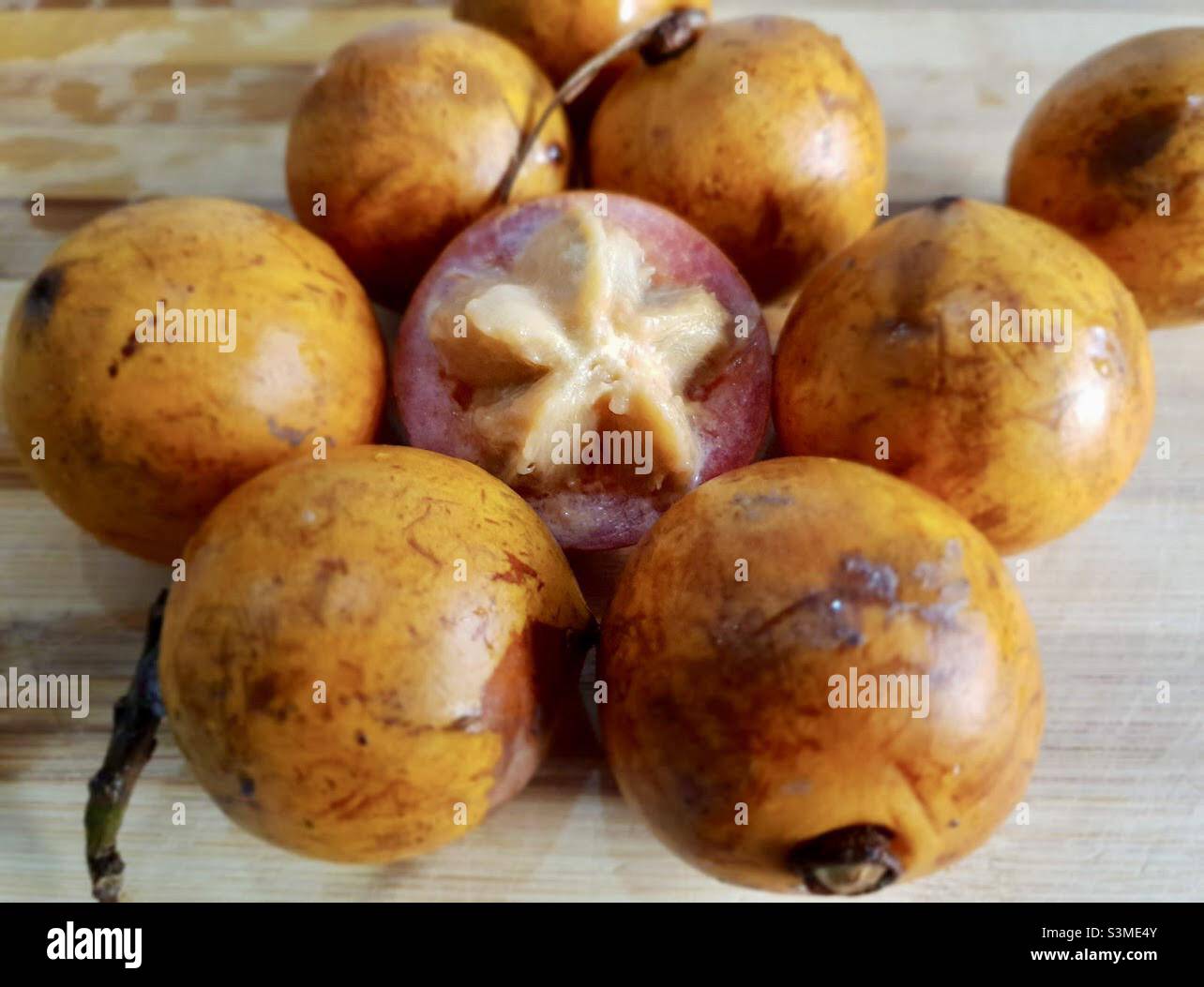 Agbalumo, alasa ou udara, pomme star africaine, cerise africaine, fruit ...
