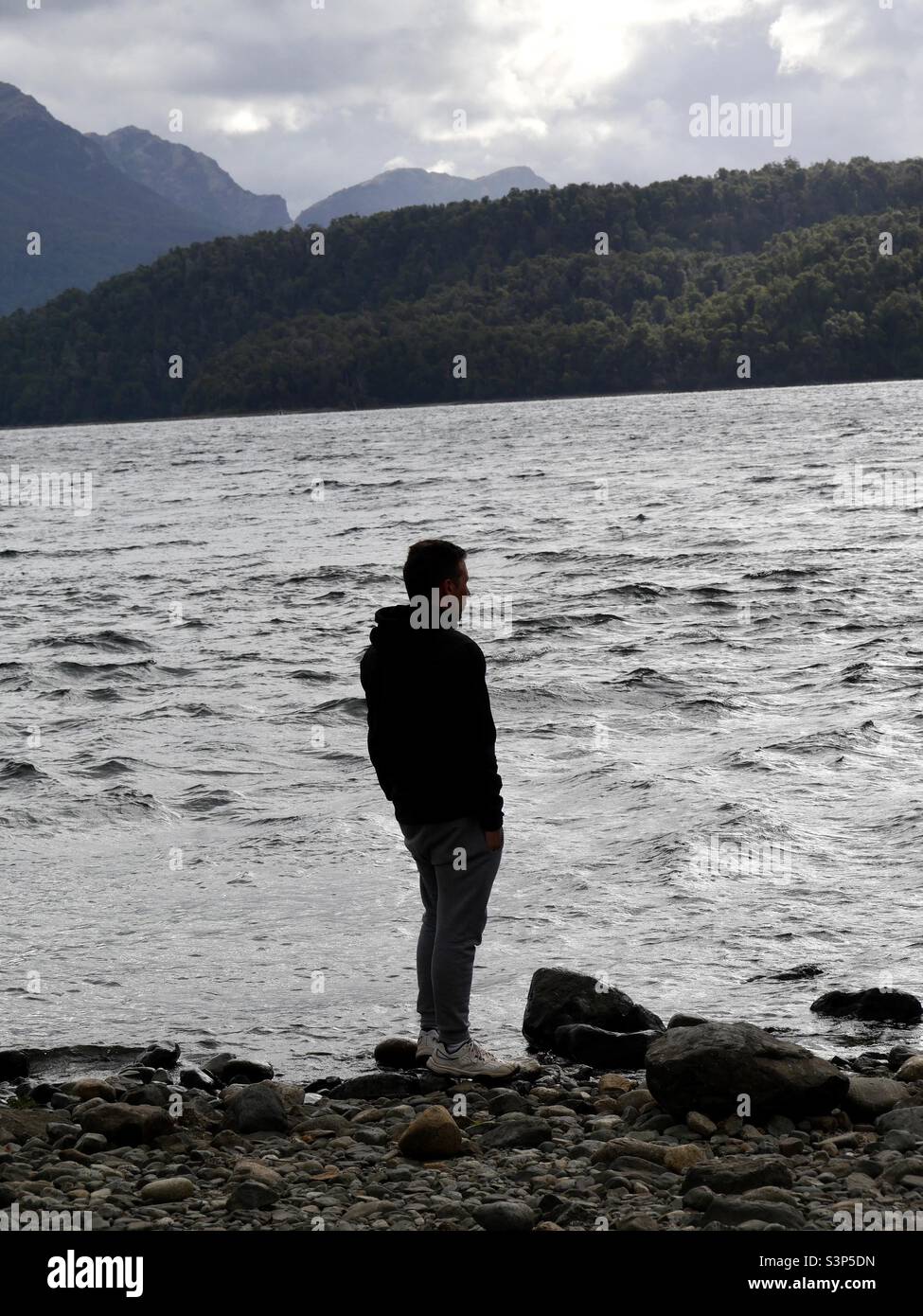 Homme solitaire Banque de photographies et d’images à haute résolution ...