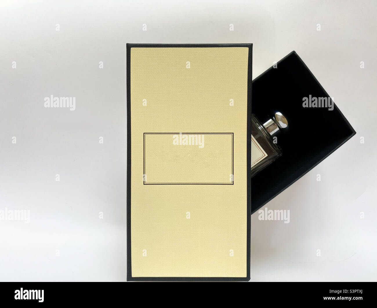Boite parfum Banque de photographies et d’images à haute résolution - Alamy