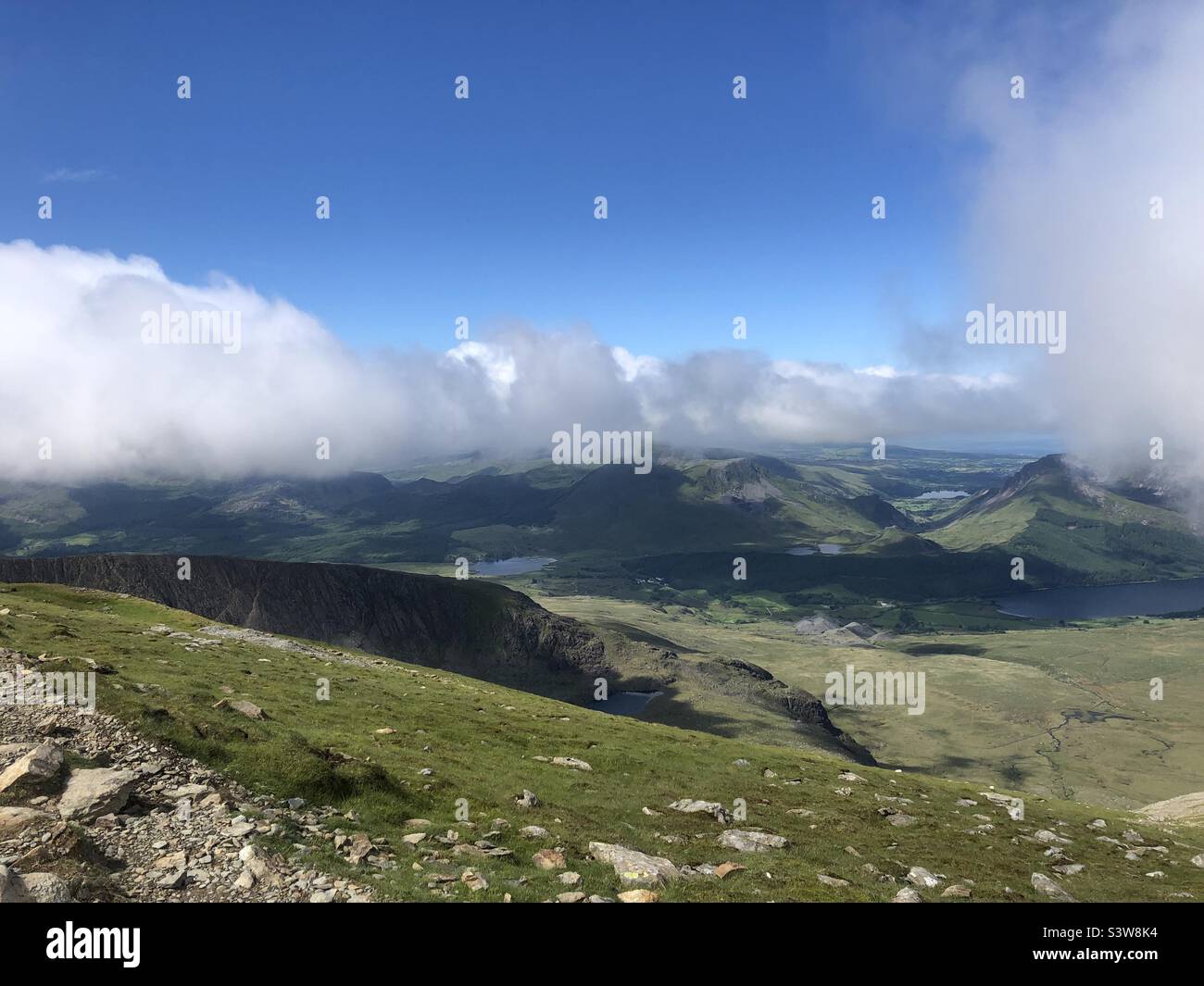 Snowdonia hiking Banque de photographies et d’images à haute résolution ...