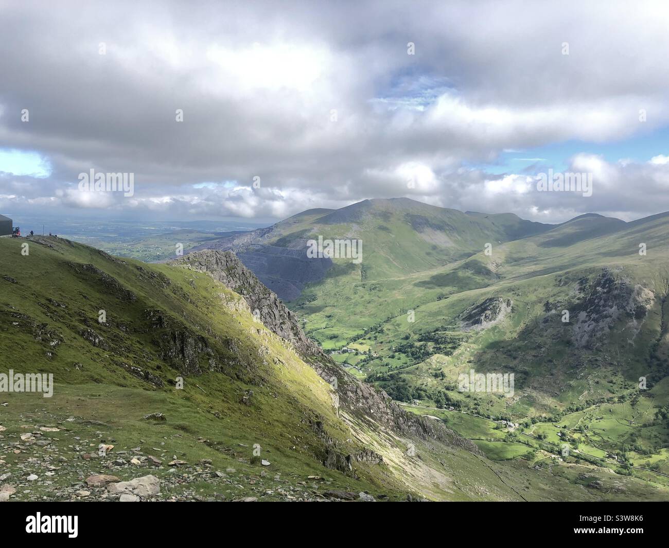 Snowdonia hiking Banque de photographies et d’images à haute résolution ...