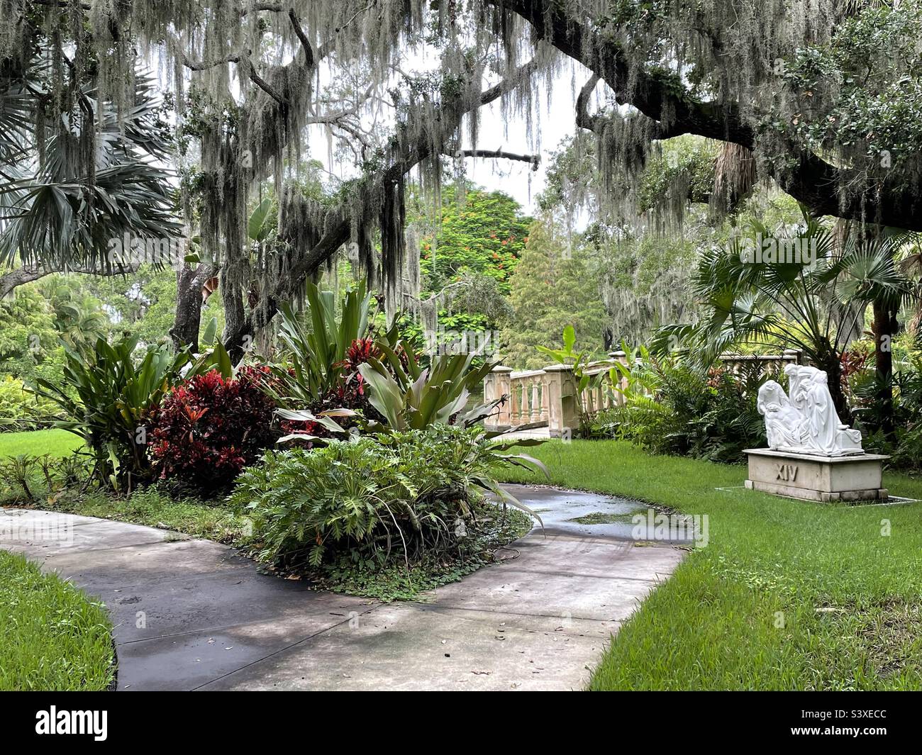 Deux chemins Banque de photographies et d’images à haute résolution - Alamy