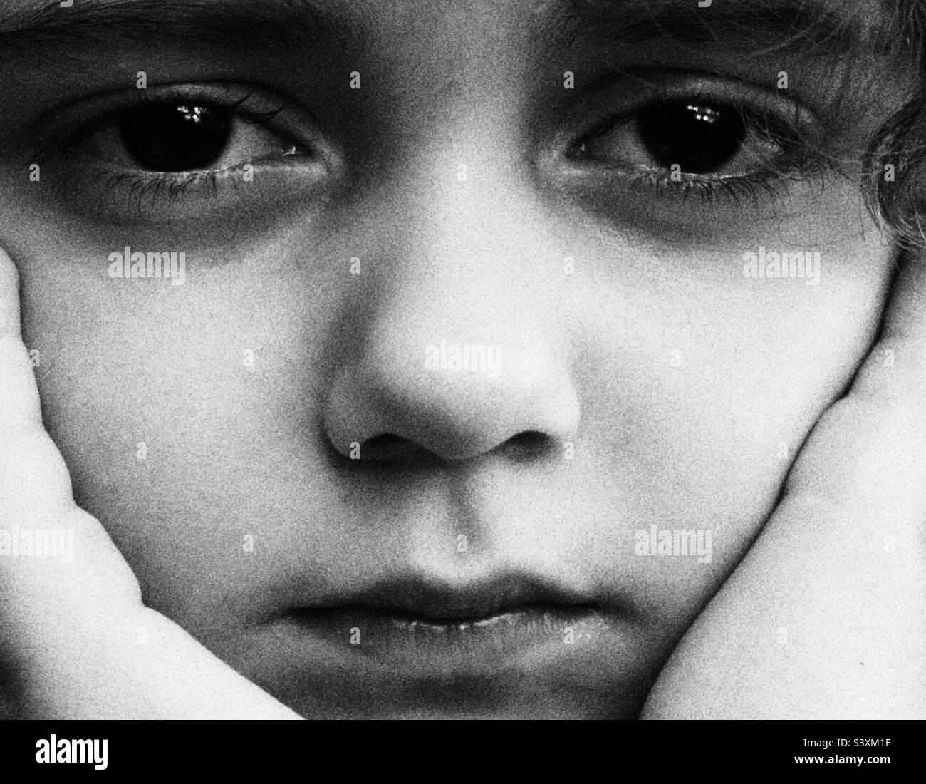 Pensive eyes Banque de photographies et d’images à haute résolution - Alamy