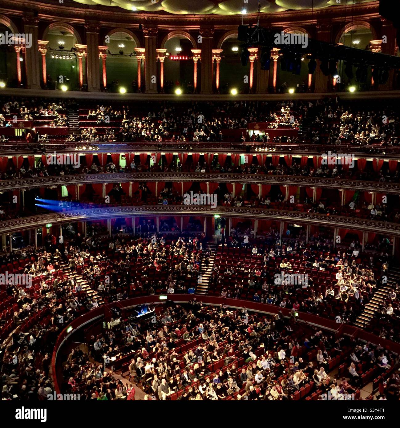 Royal albert hall audience Banque de photographies et d’images à haute ...