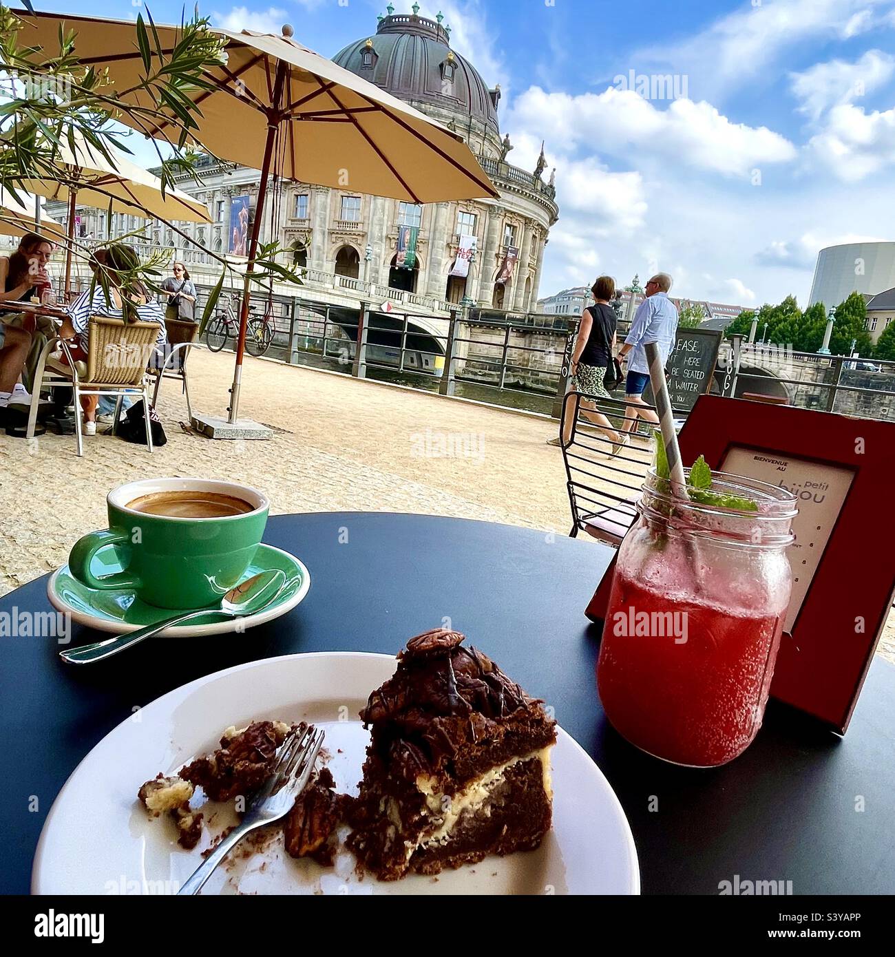 Berlin cake Banque de photographies et d’images à haute résolution - Alamy