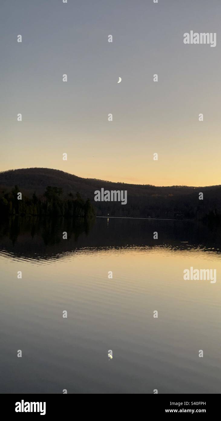 Crescent moon lake Banque de photographies et d’images à haute ...